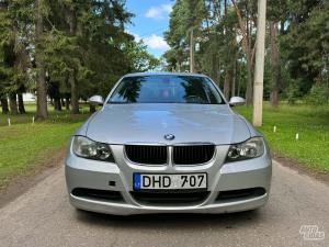 Grey BMW 320 2006 in Panevezys, with an engine capacity of 2.00 L and mileage of 393 thousand km for 1650 €, photo 4 on AUTOMOTO.COM.LV