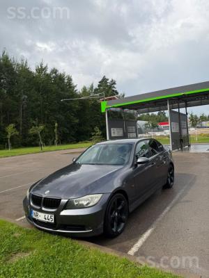 Grey BMW 320 2006 in Valmiera, with an engine capacity of 2.00 L and mileage of 298 thousand km for 3200 €, photo 4 on AUTOMOTO.COM.LV