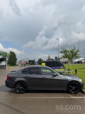Grey BMW 320 2006 in Valmiera, with an engine capacity of 2.00 L and mileage of 298 thousand km for 3200 €, photo 6 on AUTOMOTO.COM.LV