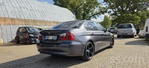 Pelēks BMW 320 2006 Valmiera, ar dzinēja tilpumu 2.00 L un nobraukumu 399 tūkst. km par 2600 €, foto 4 vietnē AUTOMOTO.COM.LV