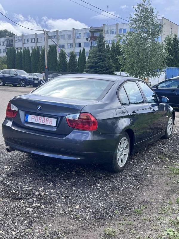 BMW 320 2006 in Vilnius on AUTOMOTO.COM.LV Grey BMW 320 2006 in Vilnius, with an engine capacity of 2.00 L and mileage of 326 thousand km for 3000 β¬, photo 4 on AUTOMOTO.COM.LV