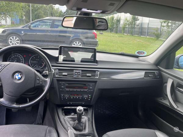 BMW 320 2006 in Vilnius on AUTOMOTO.COM.LV Grey BMW 320 2006 in Vilnius, with an engine capacity of 2.00 L and mileage of 326 thousand km for 3000 β¬, photo 5 on AUTOMOTO.COM.LV