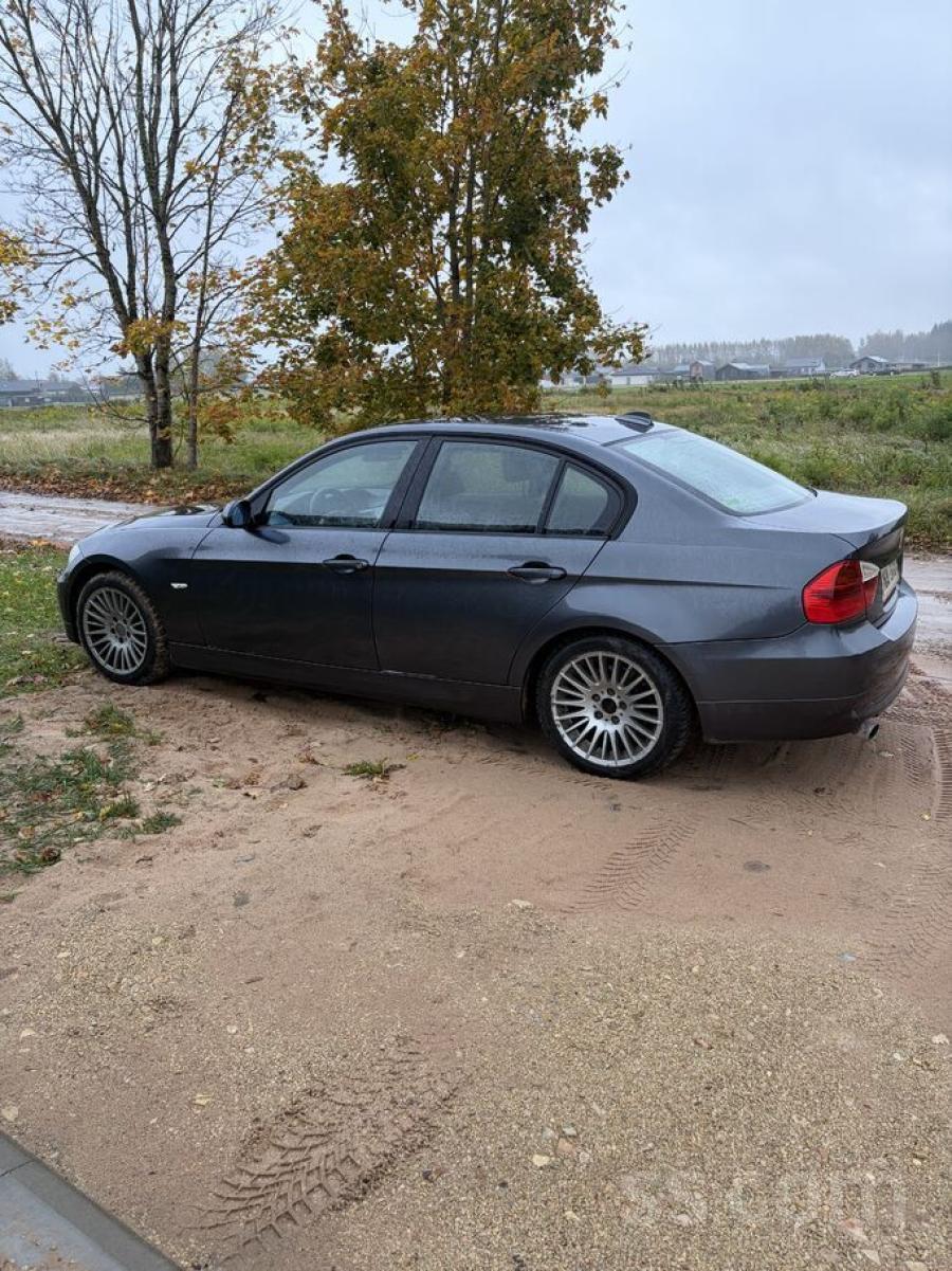 Grey BMW 320 2006 in Riga, with an engine capacity of 2.00 L and mileage of 305 thousand km for 2300 €, photo 3 on AUTOMOTO.COM.LV