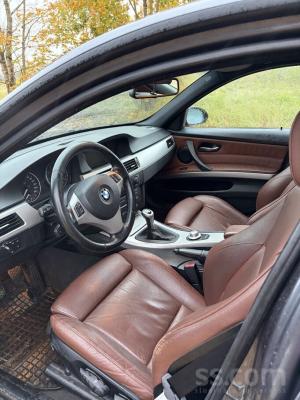 Grey BMW 320 2006 in Riga, with an engine capacity of 2.00 L and mileage of 305 thousand km for 2300 €, photo 6 on AUTOMOTO.COM.LV