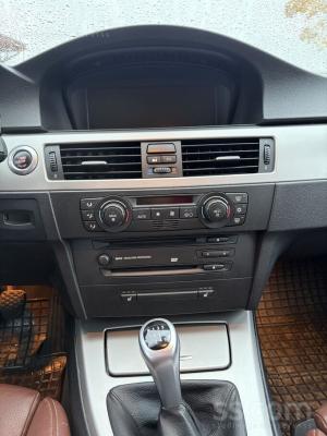 Grey BMW 320 2006 in Riga, with an engine capacity of 2.00 L and mileage of 305 thousand km for 2300 €, photo 9 on AUTOMOTO.COM.LV