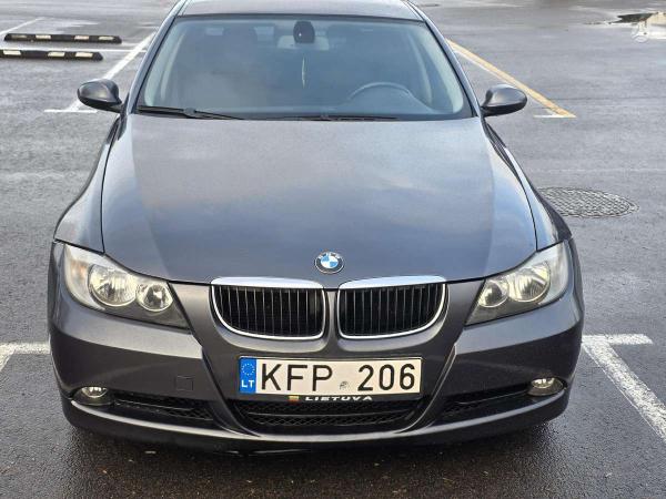 Pelēks BMW 320 2007 Viļņa, ar dzinēja tilpumu 2.00 L un nobraukumu 239 tūkst. km par 1500 €, foto 2 vietnē AUTOMOTO.COM.LV