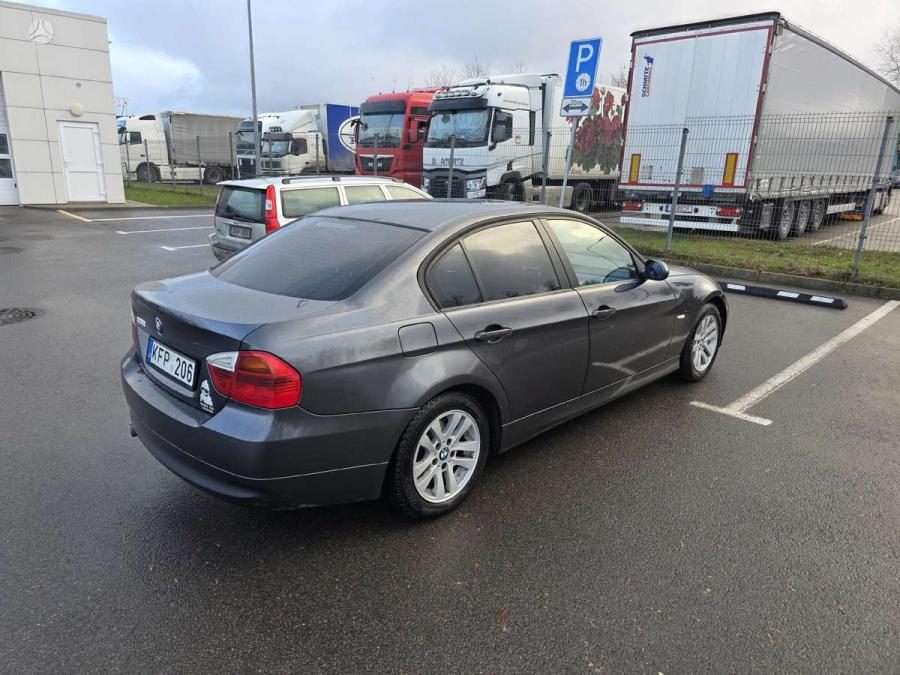 Grey BMW 320 2007 in Vilnius, with an engine capacity of 2.00 L and mileage of 239 thousand km for 1500 €, photo 4 on AUTOMOTO.COM.LV