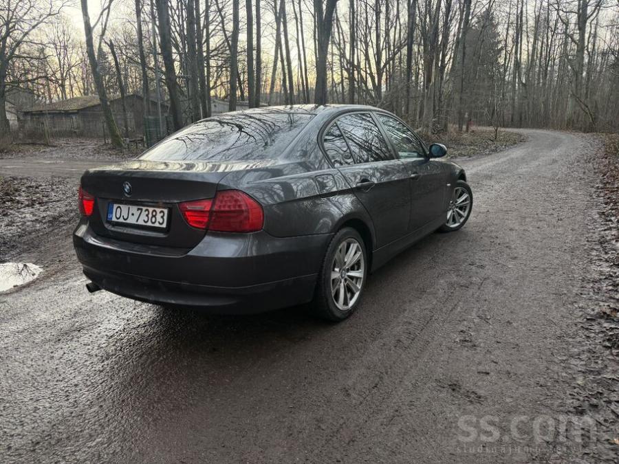 Grey BMW 320 2007 in Riga, with an engine capacity of 2.00 L and mileage of 313 thousand km for 4000 €, photo 4 on AUTOMOTO.COM.LV