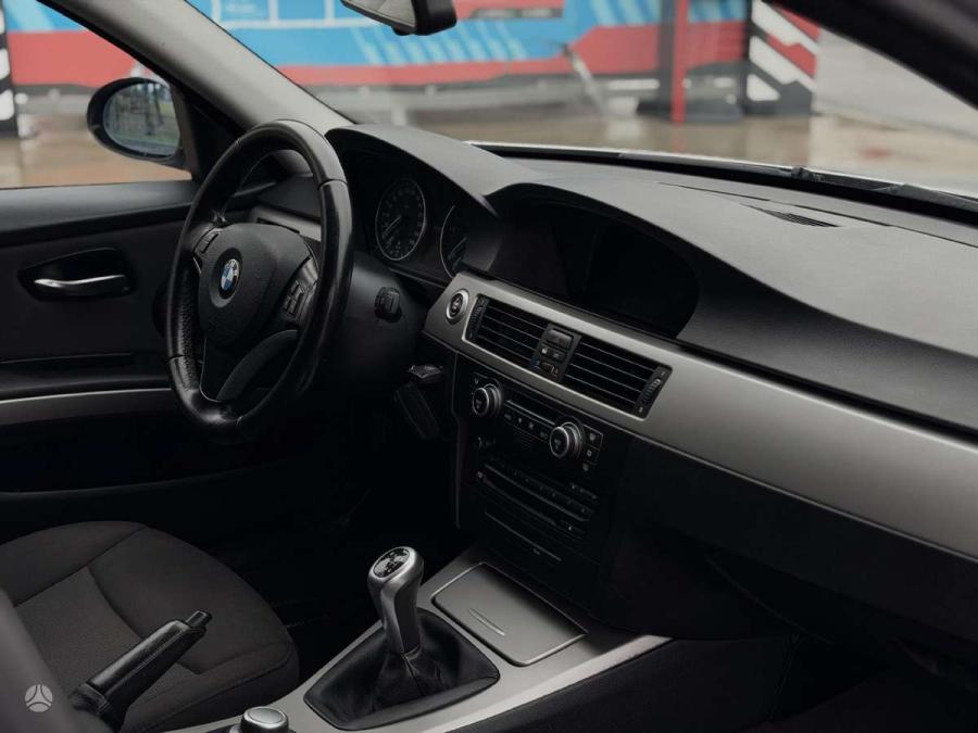 Pelēks BMW 320 2007 Rokiškis, ar dzinēja tilpumu 2.00 L un nobraukumu 236 tūkst. km par 3450 €, foto 20 vietnē AUTOMOTO.COM.LV