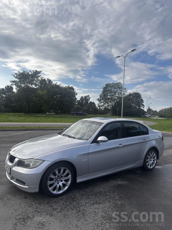 Grey BMW 320 2007 in Riga, with an engine capacity of 2.00 L and mileage of 291 thousand km for 3800 €, photo 2 on AUTOMOTO.COM.LV