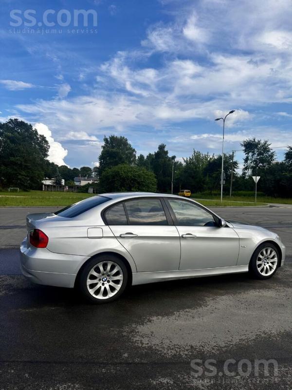 Grey BMW 320 2007 in Riga, with an engine capacity of 2.00 L and mileage of 291 thousand km for 3800 €, photo 4 on AUTOMOTO.COM.LV