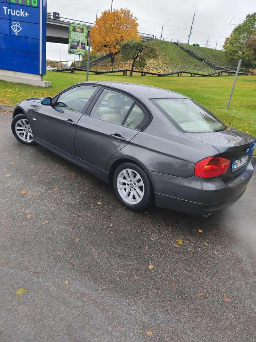 Pelēks BMW 320 2007 Kauņa, ar dzinēja tilpumu 2.00 L un nobraukumu 262 tūkst. km par 2380 €, foto 3 vietnē AUTOMOTO.COM.LV