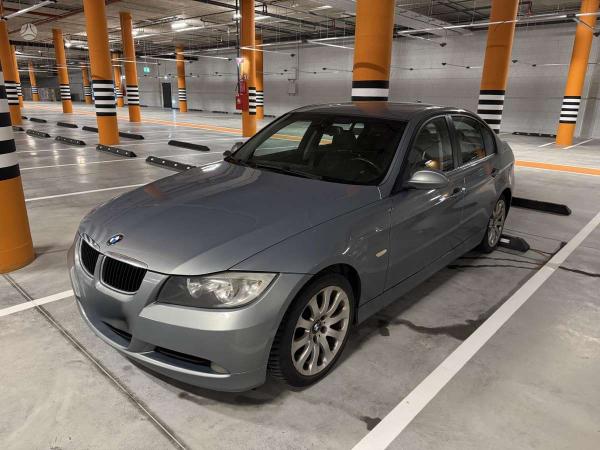 Grey BMW 320 2007 in Vilnius, with an engine capacity of 2.00 L and mileage of 326 thousand km for 2500 €, photo 1 on AUTOMOTO.COM.LV
