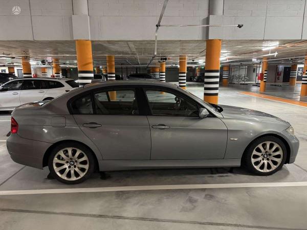 Grey BMW 320 2007 in Vilnius, with an engine capacity of 2.00 L and mileage of 326 thousand km for 2500 €, photo 3 on AUTOMOTO.COM.LV