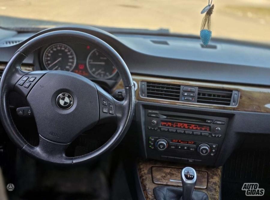 Pelēks BMW 320 2007 Panevēža, ar dzinēja tilpumu 2.00 L un nobraukumu 4 tūkst. km par 1990 €, foto 14 vietnē AUTOMOTO.COM.LV