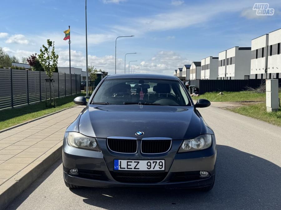 Grey BMW 320 2007 in Vilnius, with an engine capacity of 2.00 L and mileage of 203 thousand km for 2500 €, photo 4 on AUTOMOTO.COM.LV