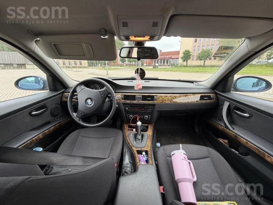 Grey BMW 320 2007 in Riga, with an engine capacity of 2.00 L and mileage of 337 thousand km for 3000 €, photo 4 on AUTOMOTO.COM.LV