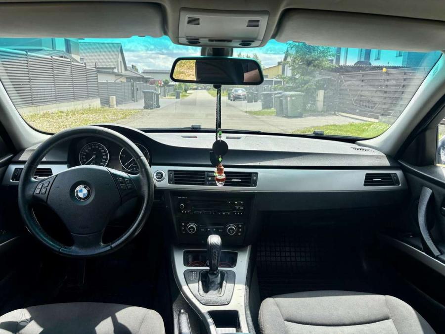 Pelēks BMW 320 2007 Viļņa, ar dzinēja tilpumu 2.00 L un nobraukumu 350 tūkst. km par 3300 €, foto 9 vietnē AUTOMOTO.COM.LV