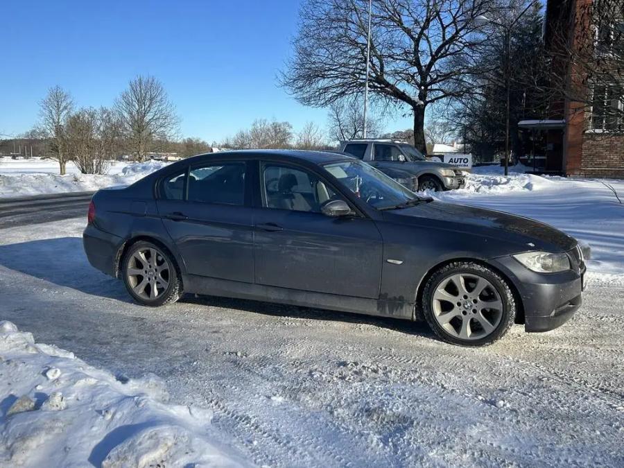 Grey BMW 320 2007 in Grobiņa, with an engine capacity of 2.00 L and mileage of 320 thousand km for 3500 €, photo 5 on AUTOMOTO.COM.LV