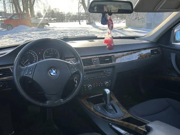Grey BMW 320 2007 in Grobiņa, with an engine capacity of 2.00 L and mileage of 320 thousand km for 3500 €, photo 6 on AUTOMOTO.COM.LV