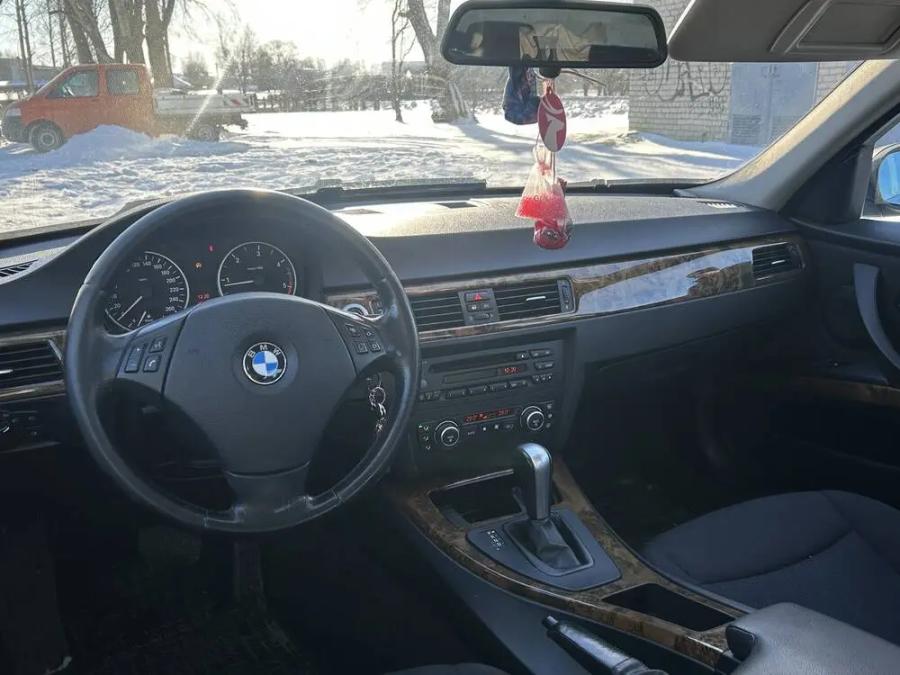 Grey BMW 320 2007 in Grobiņa, with an engine capacity of 2.00 L and mileage of 320 thousand km for 3500 €, photo 7 on AUTOMOTO.COM.LV