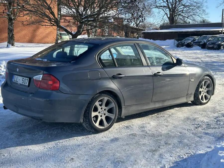 Grey BMW 320 2007 in Grobiņa, with an engine capacity of 2.00 L and mileage of 320 thousand km for 3500 €, photo 10 on AUTOMOTO.COM.LV
