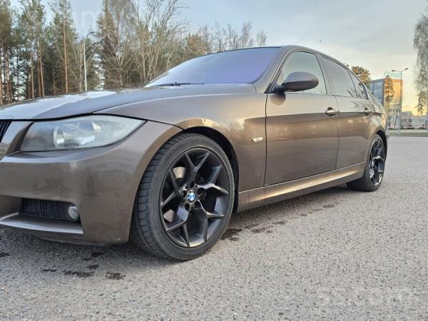 Grey BMW 320 2007 in Riga, with an engine capacity of 2.00 L and mileage of 231 thousand km for 3800 €, photo 10 on AUTOMOTO.COM.LV