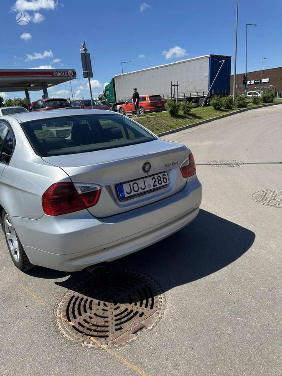 Grey BMW 320 2007 in Vilnius, with an engine capacity of 2.00 L and mileage of 328 thousand km for 2300 €, photo 4 on AUTOMOTO.COM.LV
