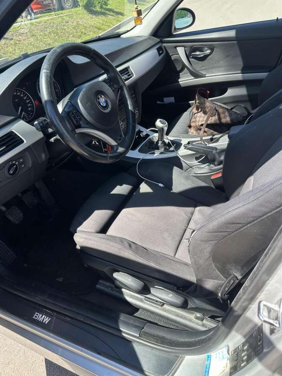 Grey BMW 320 2007 in Vilnius, with an engine capacity of 2.00 L and mileage of 328 thousand km for 2300 €, photo 13 on AUTOMOTO.COM.LV