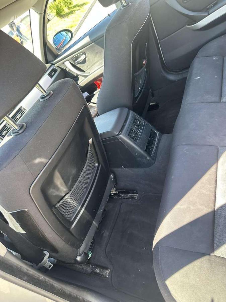 Grey BMW 320 2007 in Vilnius, with an engine capacity of 2.00 L and mileage of 328 thousand km for 2300 €, photo 14 on AUTOMOTO.COM.LV