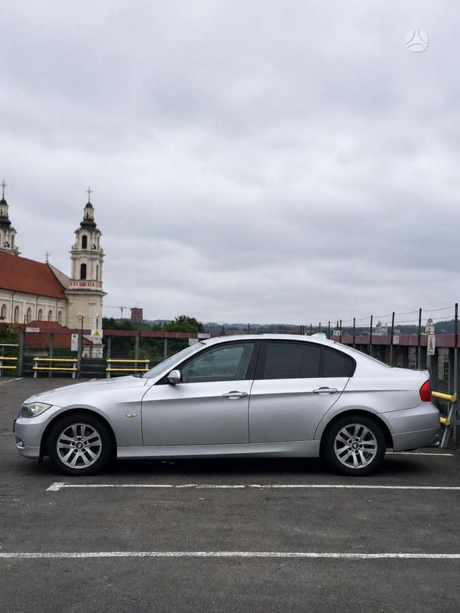 Pelēks BMW 320 2007 Viļņa, ar dzinēja tilpumu 2.00 L un nobraukumu 233 tūkst. km par 4250 €, foto 3 vietnē AUTOMOTO.COM.LV