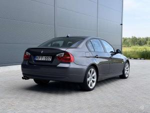 Pelēks BMW 320 2007 Viļņa, ar dzinēja tilpumu 2.00 L un nobraukumu 407 tūkst. km par 4700 €, foto 4 vietnē AUTOMOTO.COM.LV