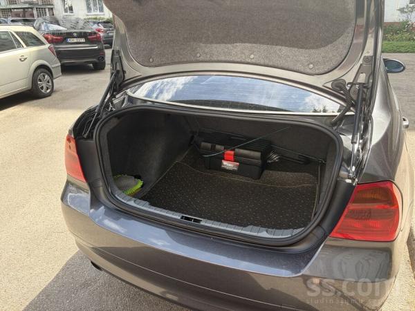 Grey BMW 320 2007 in Riga, with an engine capacity of 2.00 L and mileage of 279 thousand km for 4200 €, photo 6 on AUTOMOTO.COM.LV