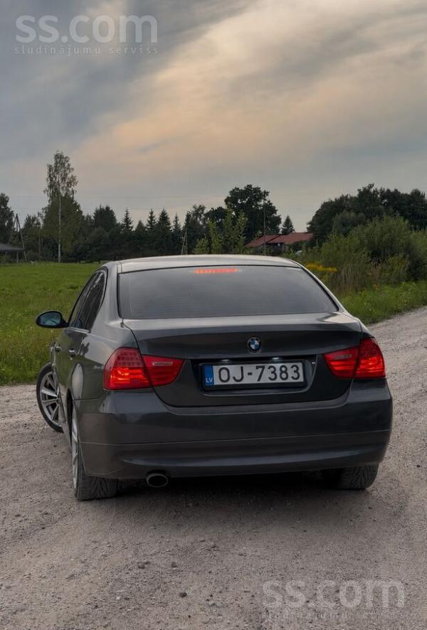 Grey BMW 320 2007 in Riga, with an engine capacity of 2.00 L and mileage of 325 thousand km for 5500 €, photo 2 on AUTOMOTO.COM.LV