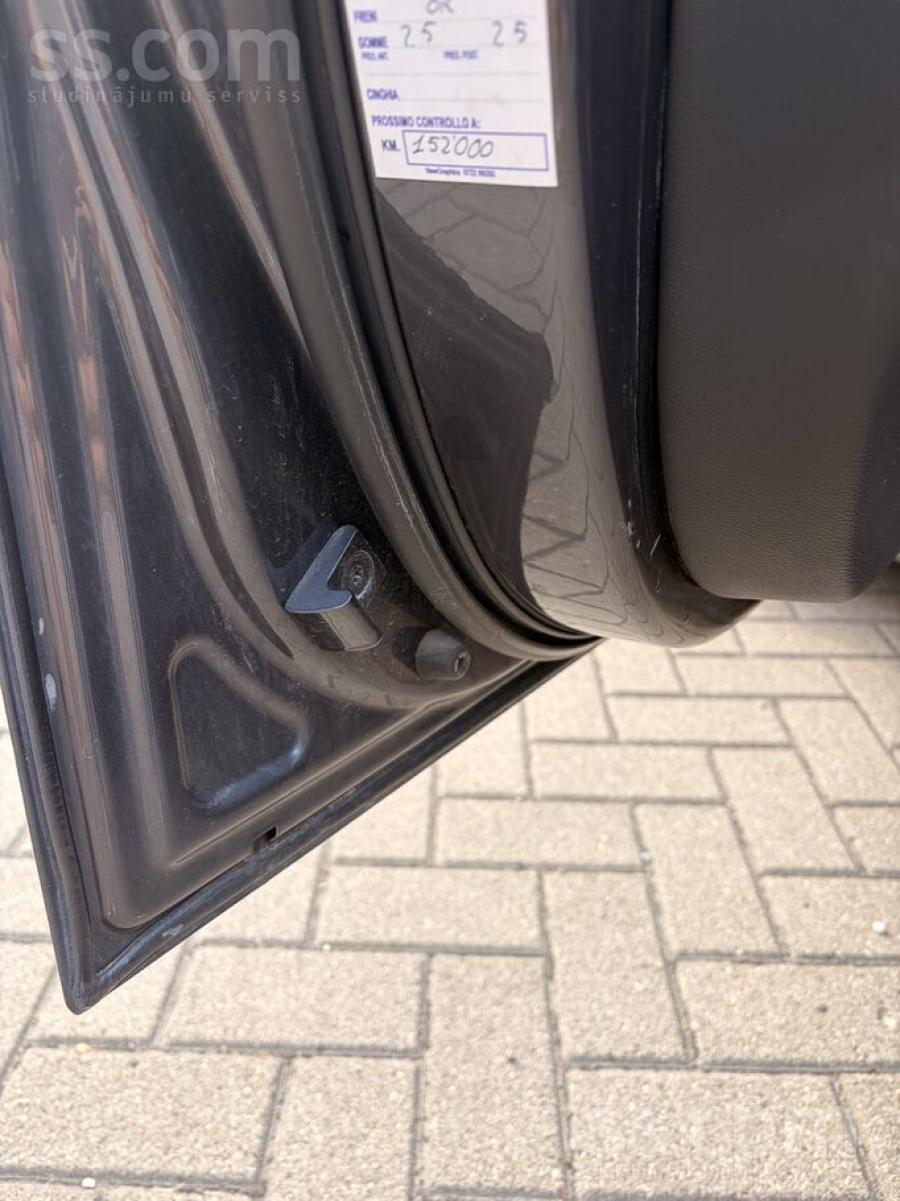 Grey BMW 320 2007 in Riga, with an engine capacity of 2.00 L and mileage of 325 thousand km for 5500 €, photo 11 on AUTOMOTO.COM.LV
