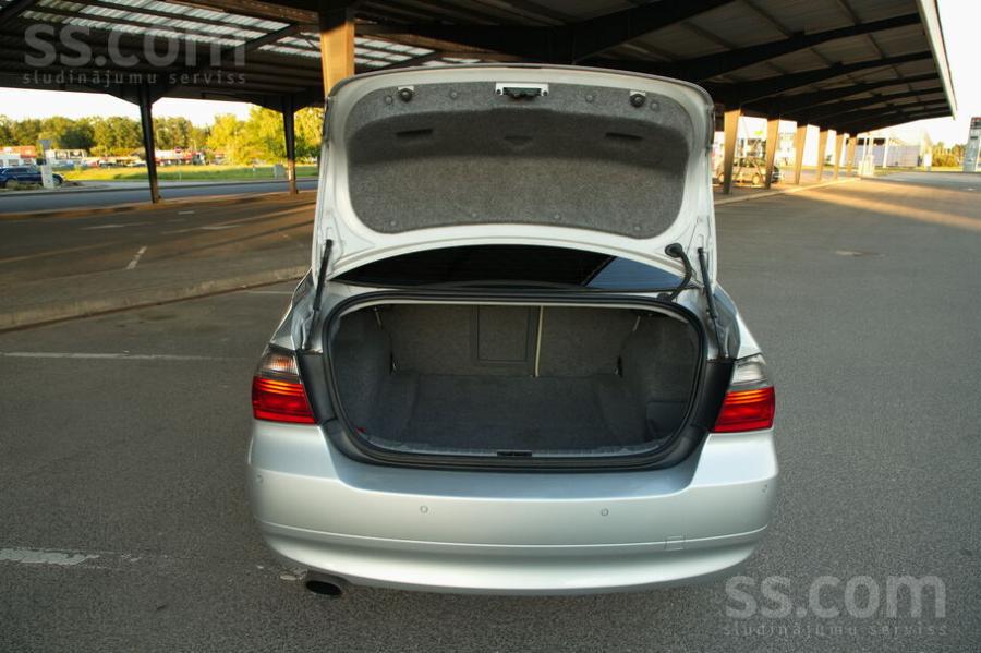 Grey BMW 320 2007 in Riga, with an engine capacity of 2.00 L and mileage of 294 thousand km for 3500 €, photo 8 on AUTOMOTO.COM.LV