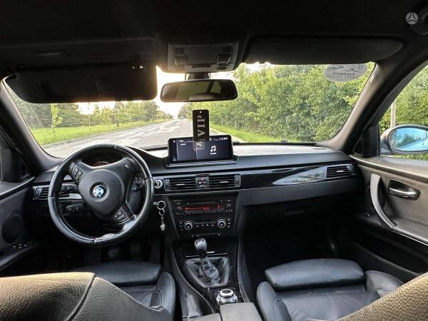 Grey BMW 320 2007 in Siauliai, with an engine capacity of 2.00 L and mileage of 350 thousand km for 2250 €, photo 5 on AUTOMOTO.COM.LV