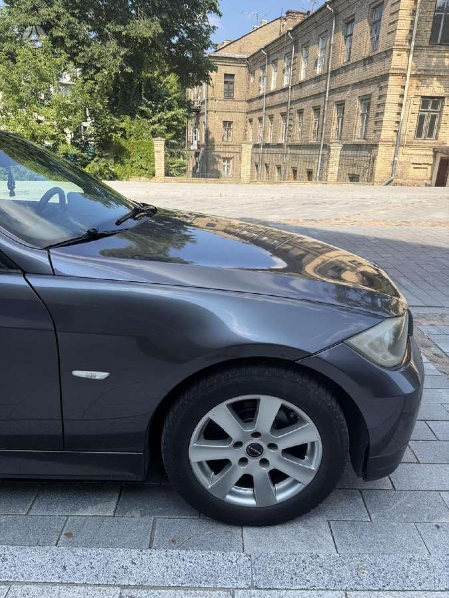 Grey BMW 320 2007 in Vilnius, with an engine capacity of 2.00 L and mileage of 319 thousand km for 1999 €, photo 4 on AUTOMOTO.COM.LV