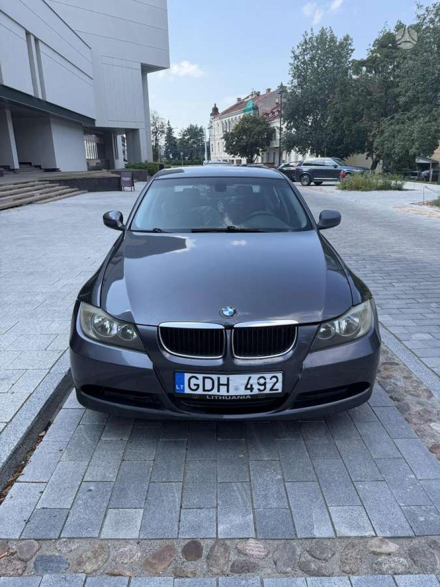 Grey BMW 320 2007 in Vilnius, with an engine capacity of 2.00 L and mileage of 319 thousand km for 1999 €, photo 5 on AUTOMOTO.COM.LV