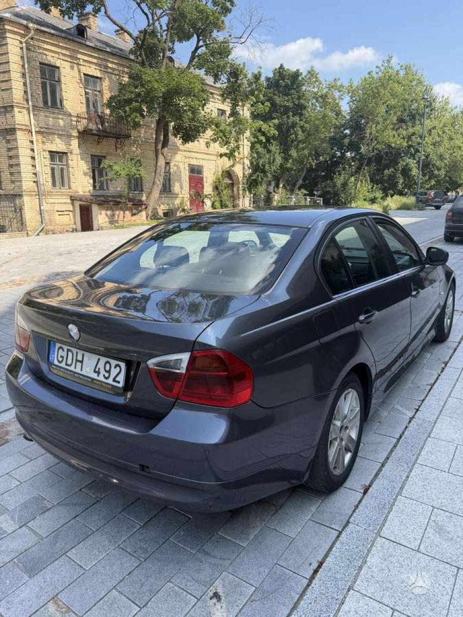 Grey BMW 320 2007 in Vilnius, with an engine capacity of 2.00 L and mileage of 319 thousand km for 1999 €, photo 7 on AUTOMOTO.COM.LV