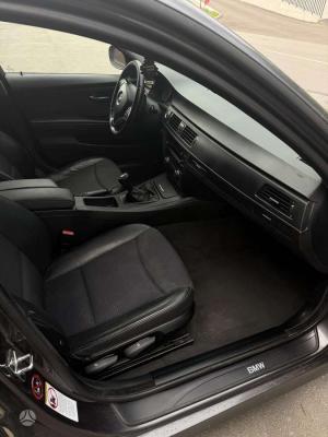 Grey BMW 320 2007 in Vilnius, with an engine capacity of 2.00 L and mileage of 319 thousand km for 1999 €, photo 17 on AUTOMOTO.COM.LV