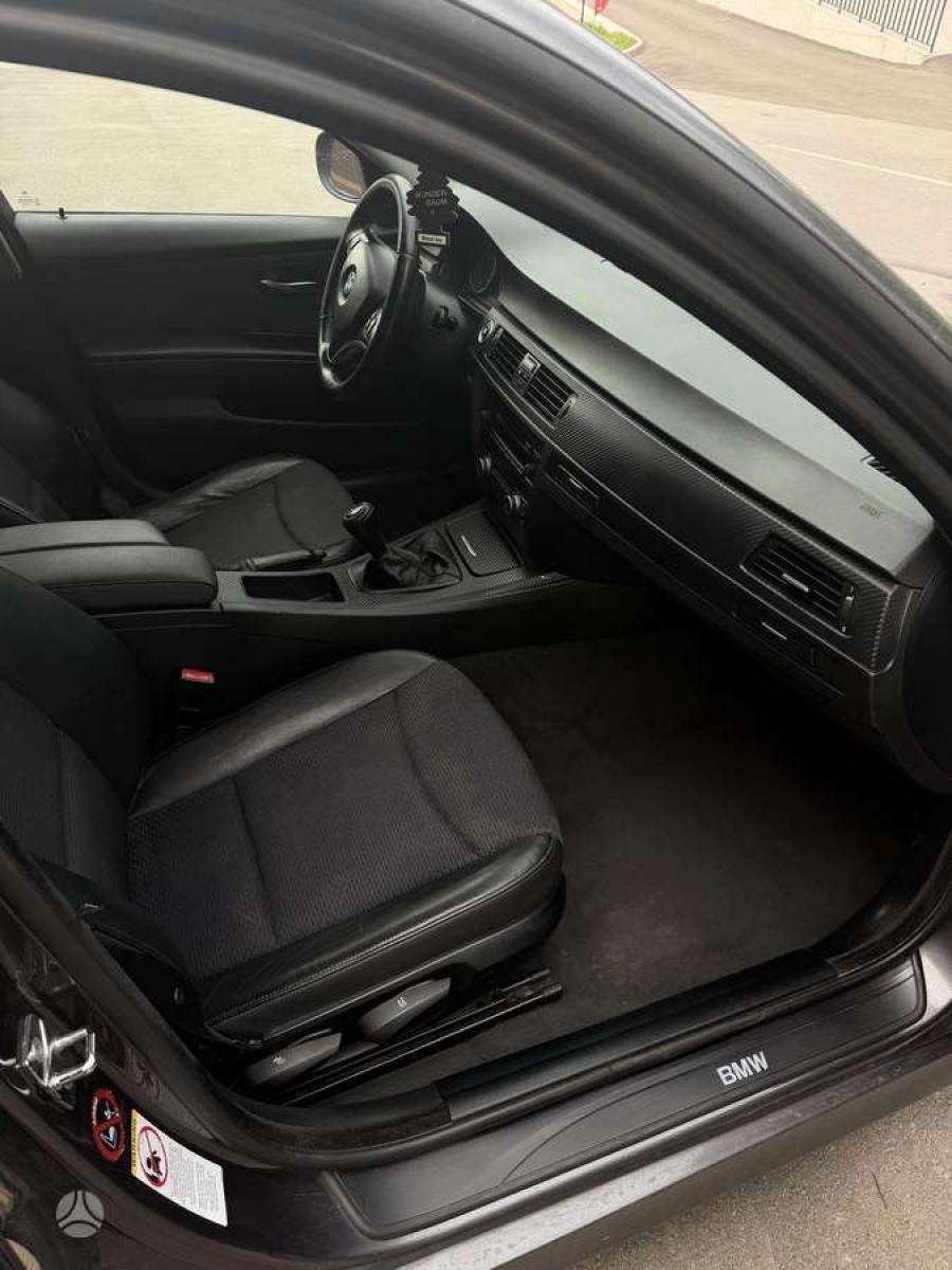 Grey BMW 320 2007 in Vilnius, with an engine capacity of 2.00 L and mileage of 319 thousand km for 1999 €, photo 17 on AUTOMOTO.COM.LV