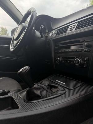 Grey BMW 320 2007 in Vilnius, with an engine capacity of 2.00 L and mileage of 319 thousand km for 1999 €, photo 19 on AUTOMOTO.COM.LV
