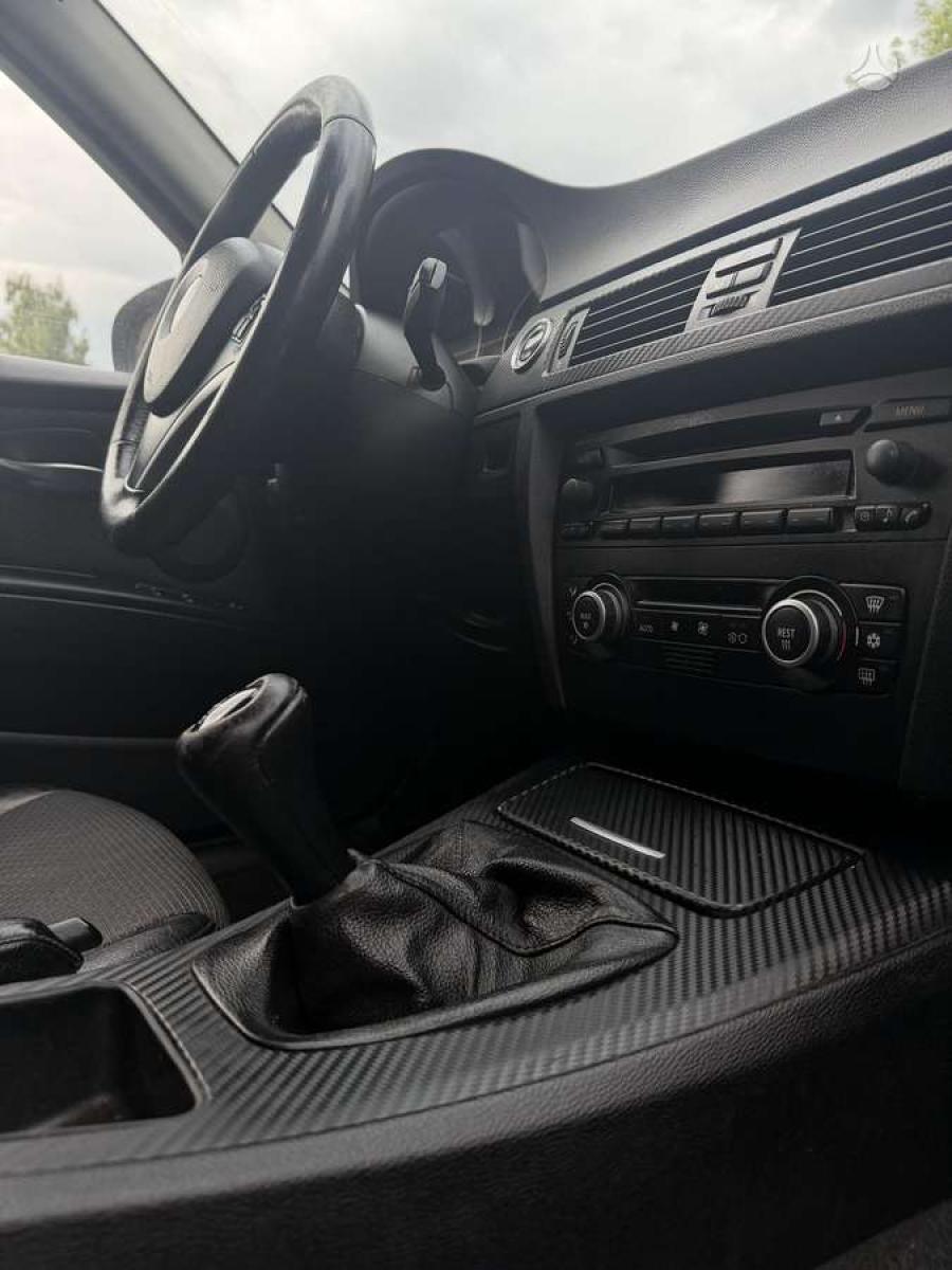 Grey BMW 320 2007 in Vilnius, with an engine capacity of 2.00 L and mileage of 319 thousand km for 1999 €, photo 19 on AUTOMOTO.COM.LV