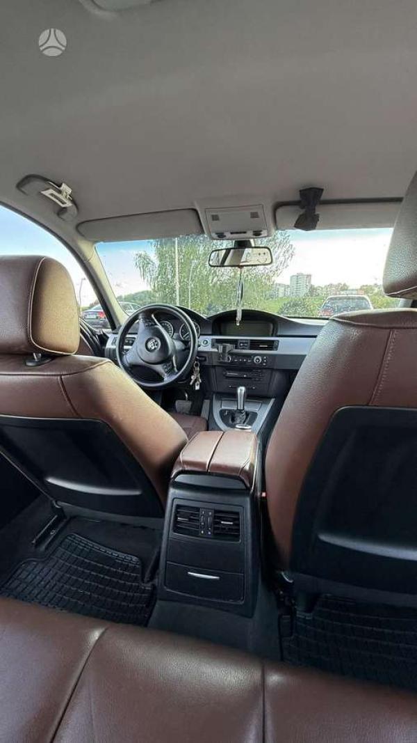 Grey BMW 320 2007 in Jonava, with an engine capacity of 2.00 L and mileage of 277 thousand km for 4000 €, photo 8 on AUTOMOTO.COM.LV