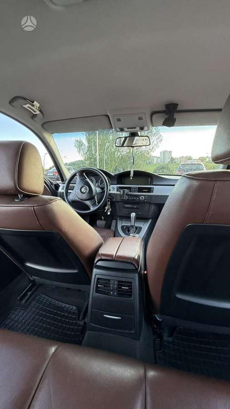 Grey BMW 320 2007 in Jonava, with an engine capacity of 2.00 L and mileage of 277 thousand km for 4000 €, photo 9 on AUTOMOTO.COM.LV