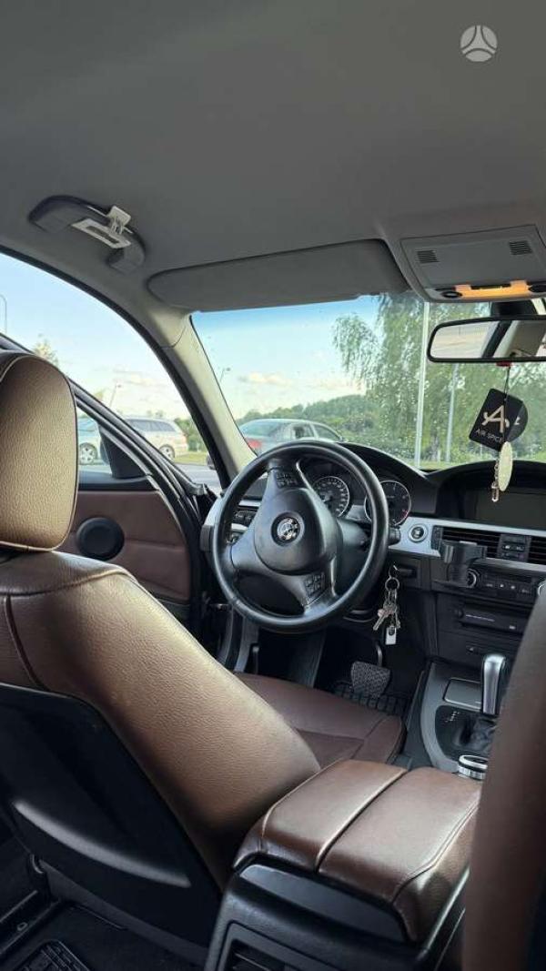 Grey BMW 320 2007 in Jonava, with an engine capacity of 2.00 L and mileage of 277 thousand km for 4000 €, photo 10 on AUTOMOTO.COM.LV