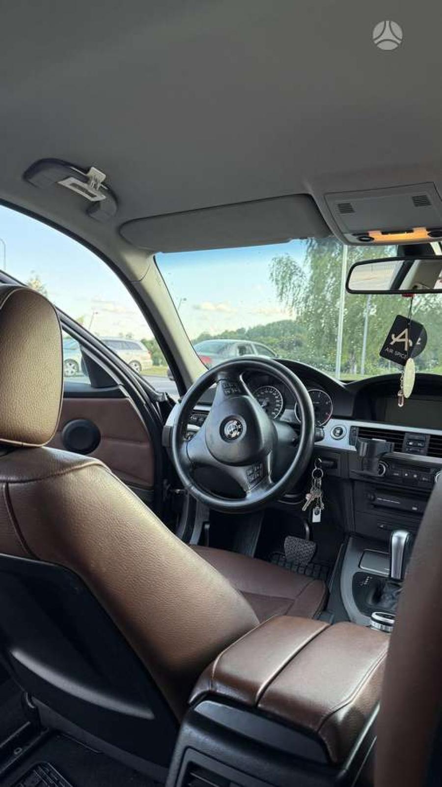 Grey BMW 320 2007 in Jonava, with an engine capacity of 2.00 L and mileage of 277 thousand km for 4000 €, photo 11 on AUTOMOTO.COM.LV