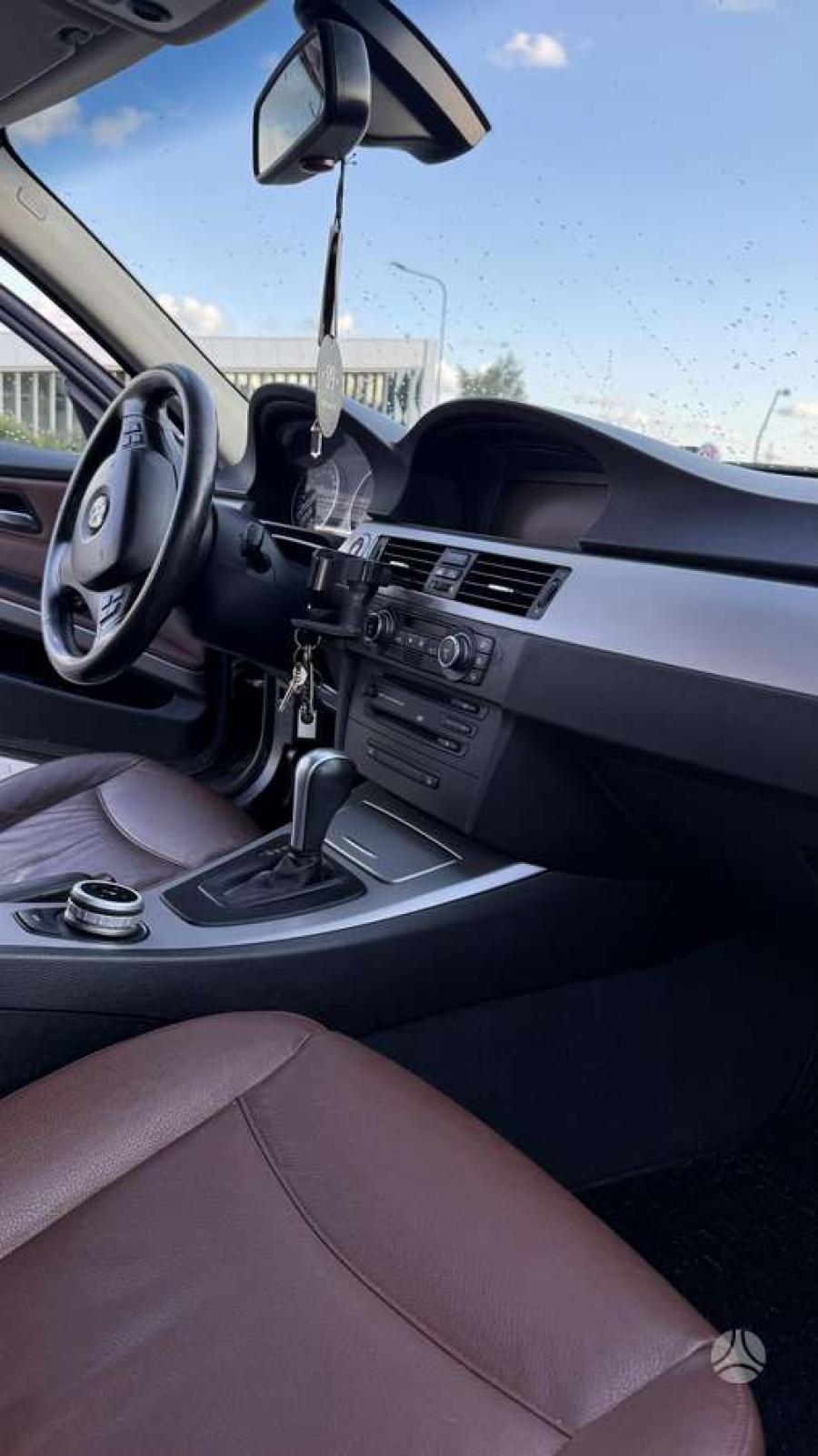 Grey BMW 320 2007 in Jonava, with an engine capacity of 2.00 L and mileage of 277 thousand km for 4000 €, photo 12 on AUTOMOTO.COM.LV