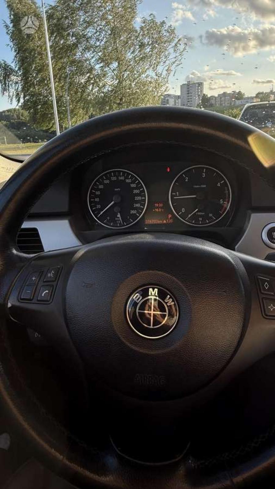 Grey BMW 320 2007 in Jonava, with an engine capacity of 2.00 L and mileage of 277 thousand km for 4000 €, photo 15 on AUTOMOTO.COM.LV